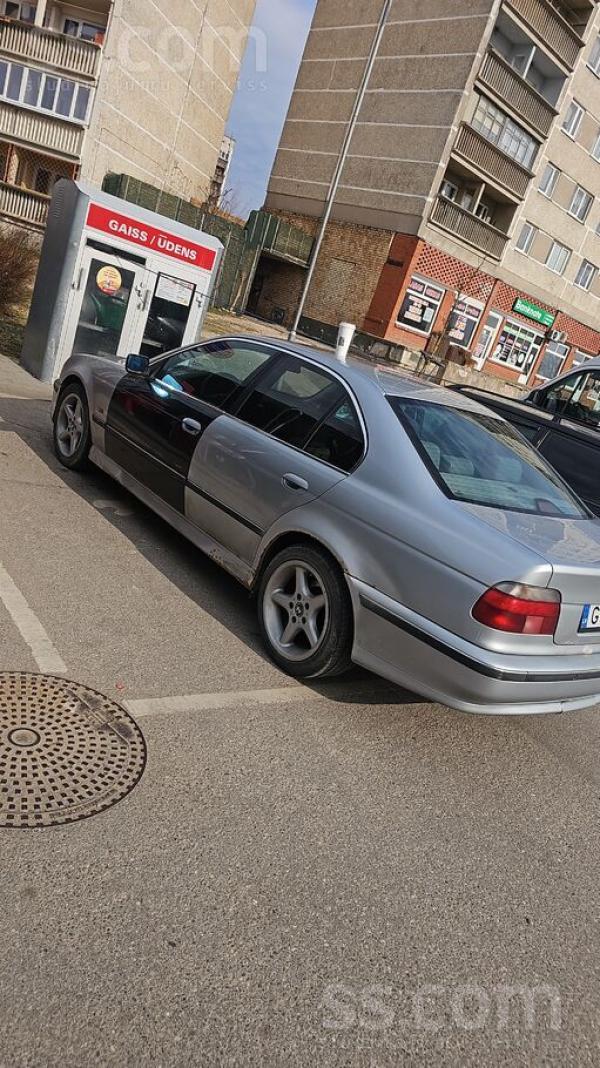 Pelēks BMW 525 1997 Jelgava, ar dzinēja tilpumu 2.50 L un nobraukumu 286 tūkst. km par 600 €, foto 5 vietnē AUTOMOTO.COM.LV