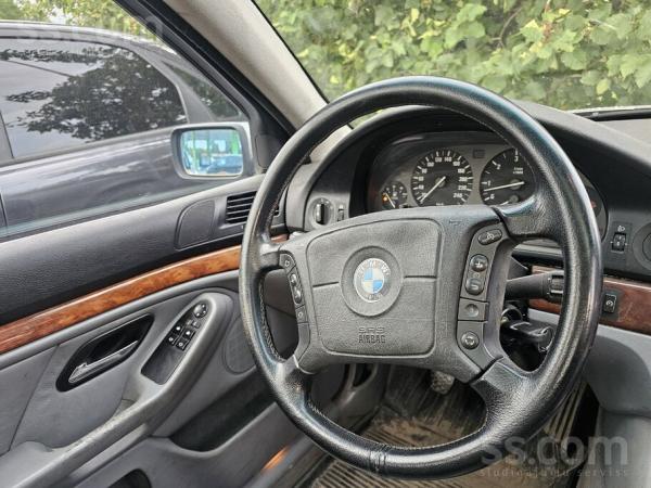 Grey BMW 525 1997 in Jelgava, with an engine capacity of 2.50 L and mileage of 286 thousand km for 500 €, photo 7 on AUTOMOTO.COM.LV