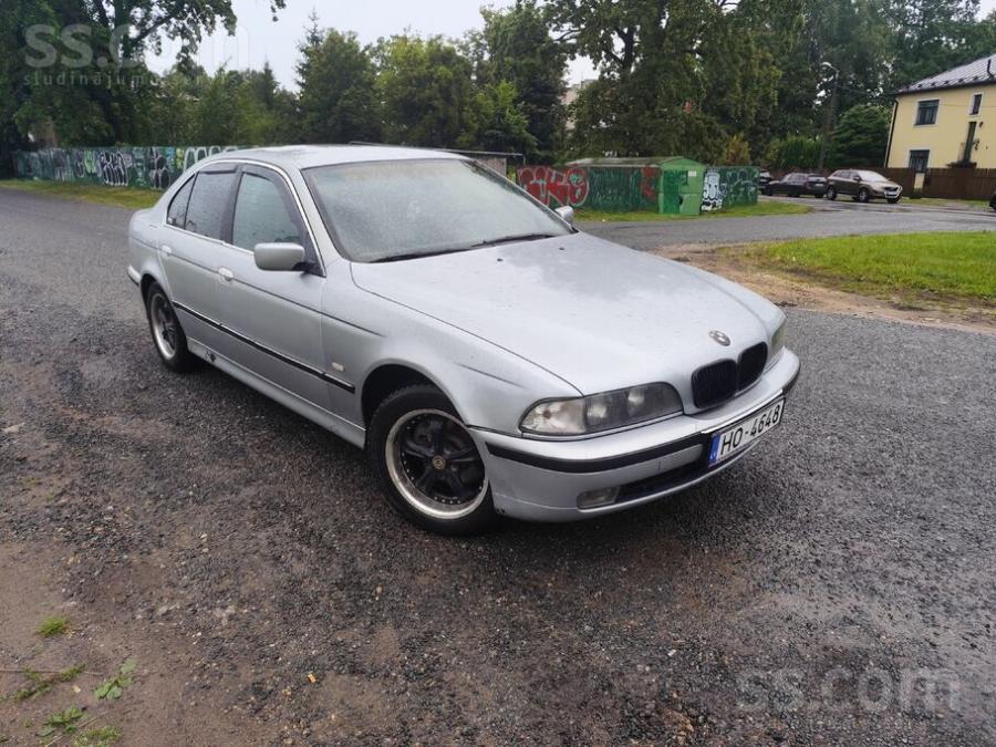 Grey BMW 525 1997 in Riga, with an engine capacity of 2.50 L and mileage of 406 thousand km for 1500 €, photo 3 on AUTOMOTO.COM.LV
