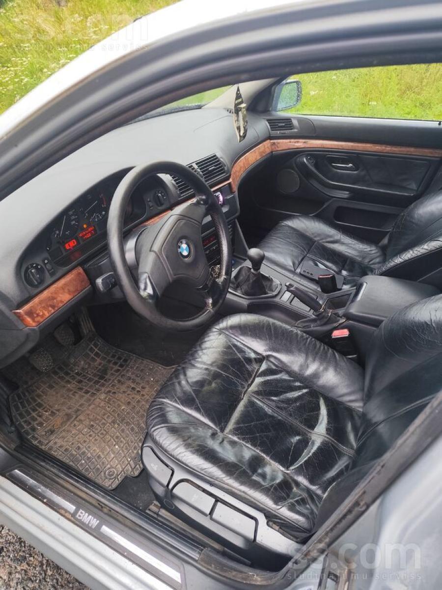 Grey BMW 525 1997 in Riga, with an engine capacity of 2.50 L and mileage of 406 thousand km for 1500 €, photo 7 on AUTOMOTO.COM.LV