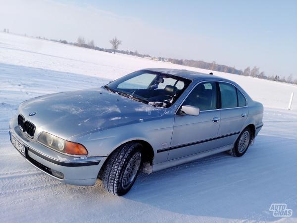 Pelēks BMW 525 1998 Viļņa, ar dzinēja tilpumu 2.50 L un nobraukumu 380 tūkst. km par 1550 €, foto 6 vietnē AUTOMOTO.COM.LV