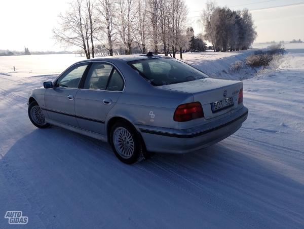 Pelēks BMW 525 1998 Viļņa, ar dzinēja tilpumu 2.50 L un nobraukumu 380 tūkst. km par 1550 €, foto 8 vietnē AUTOMOTO.COM.LV