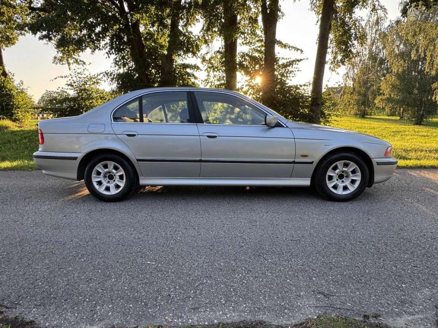 Grey BMW 525 1998 in Marijampole, with an engine capacity of 2.50 L and mileage of 138 thousand km for 2600 €, photo 3 on AUTOMOTO.COM.LV