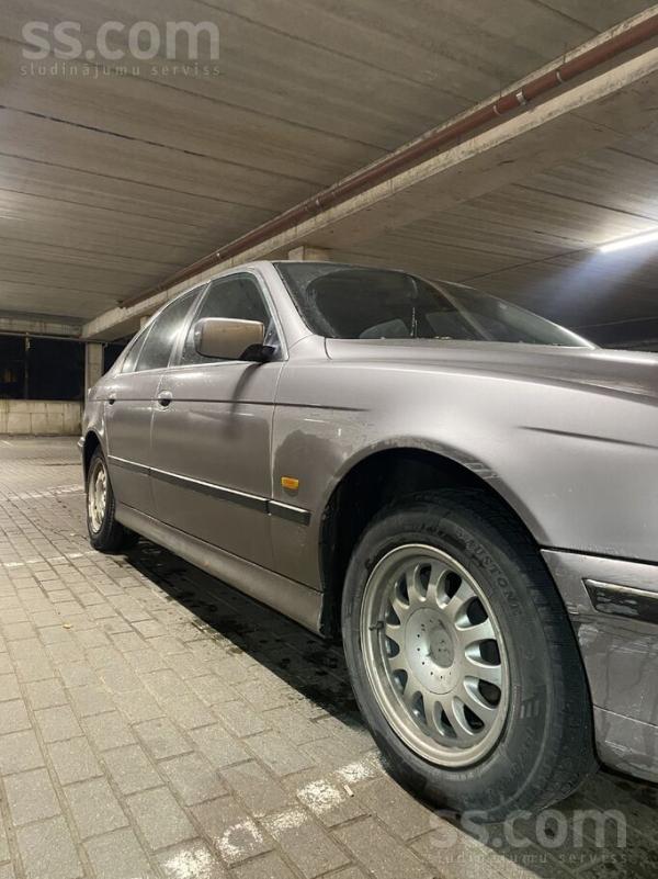 Pelēks BMW 525 1999 Rīga, ar dzinēja tilpumu 2.50 L un nobraukumu 353 tūkst. km par 1200 €, foto 4 vietnē AUTOMOTO.COM.LV