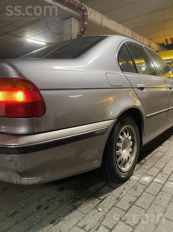 Pelēks BMW 525 1999 Rīga, ar dzinēja tilpumu 2.50 L un nobraukumu 353 tūkst. km par 1200 €, foto 5 vietnē AUTOMOTO.COM.LV