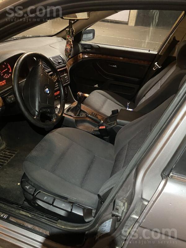 Pelēks BMW 525 1999 Rīga, ar dzinēja tilpumu 2.50 L un nobraukumu 353 tūkst. km par 1200 €, foto 8 vietnē AUTOMOTO.COM.LV