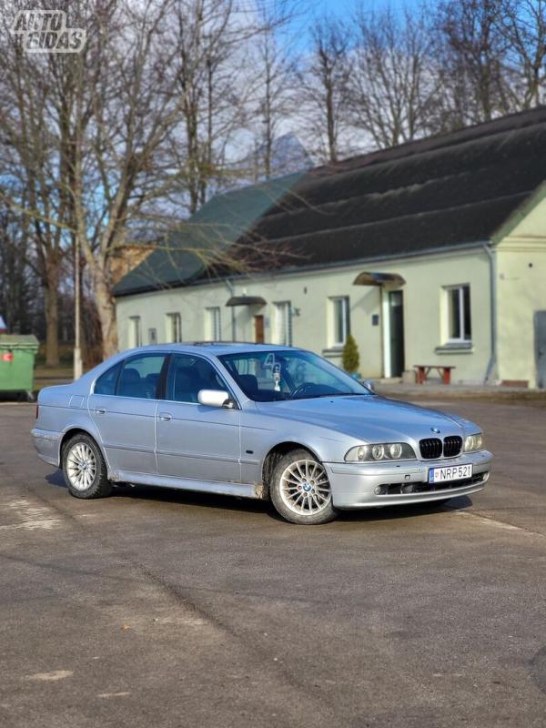 Pelēks BMW 525 2000 Panevēža, ar dzinēja tilpumu 2.50 L un nobraukumu 398 tūkst. km par 1400 €, foto 1 vietnē AUTOMOTO.COM.LV