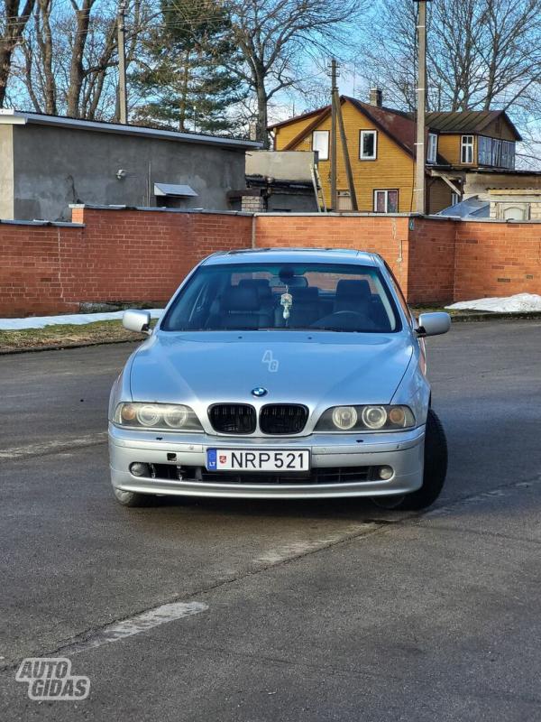 Pelēks BMW 525 2000 Panevēža, ar dzinēja tilpumu 2.50 L un nobraukumu 398 tūkst. km par 1400 €, foto 2 vietnē AUTOMOTO.COM.LV