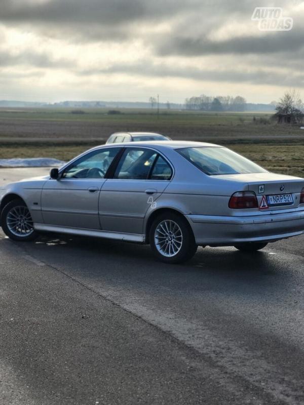 Pelēks BMW 525 2000 Panevēža, ar dzinēja tilpumu 2.50 L un nobraukumu 398 tūkst. km par 1400 €, foto 4 vietnē AUTOMOTO.COM.LV