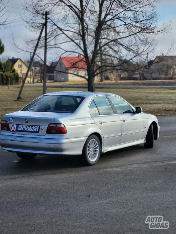 Pelēks BMW 525 2000 Panevēža, ar dzinēja tilpumu 2.50 L un nobraukumu 398 tūkst. km par 1400 €, foto 6 vietnē AUTOMOTO.COM.LV