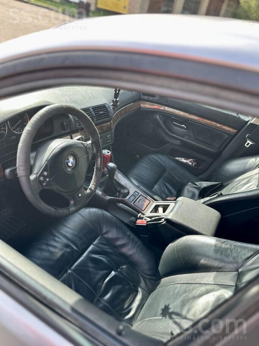 Grey BMW 525 2000 in Riga, with an engine capacity of 2.50 L and mileage of 313 thousand km for 2300 €, photo 3 on AUTOMOTO.COM.LV