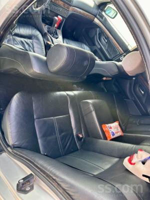 Grey BMW 525 2000 in Riga, with an engine capacity of 2.50 L and mileage of 313 thousand km for 2300 €, photo 5 on AUTOMOTO.COM.LV