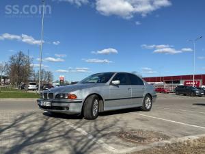 Pelēks BMW 525 2000 Rīga, ar dzinēja tilpumu 2.50 L un nobraukumu 340 tūkst. km par 2350 €, foto  vietnē AUTOMOTO.COM.LV