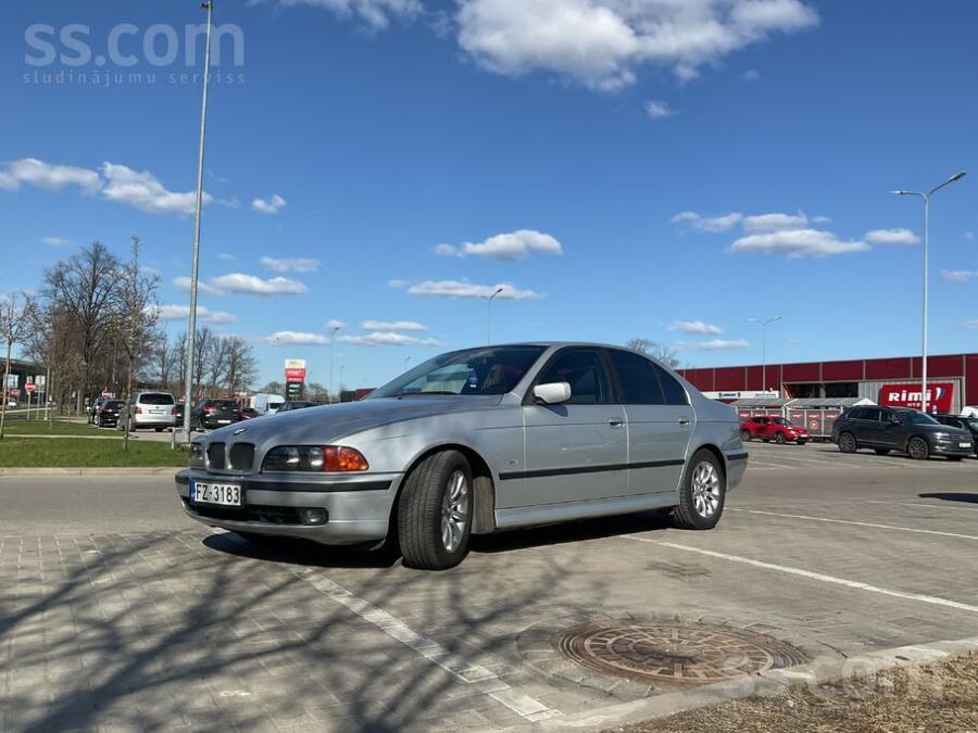 Grey BMW 525 2000 in Riga, with an engine capacity of 2.50 L and mileage of 340 thousand km for 2350 €, photo 1 on AUTOMOTO.COM.LV