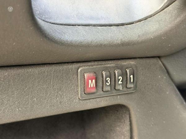 Pelēks BMW 525 2000 Viļņa, ar dzinēja tilpumu 2.50 L un nobraukumu 399 tūkst. km par 1999 €, foto 5 vietnē AUTOMOTO.COM.LV