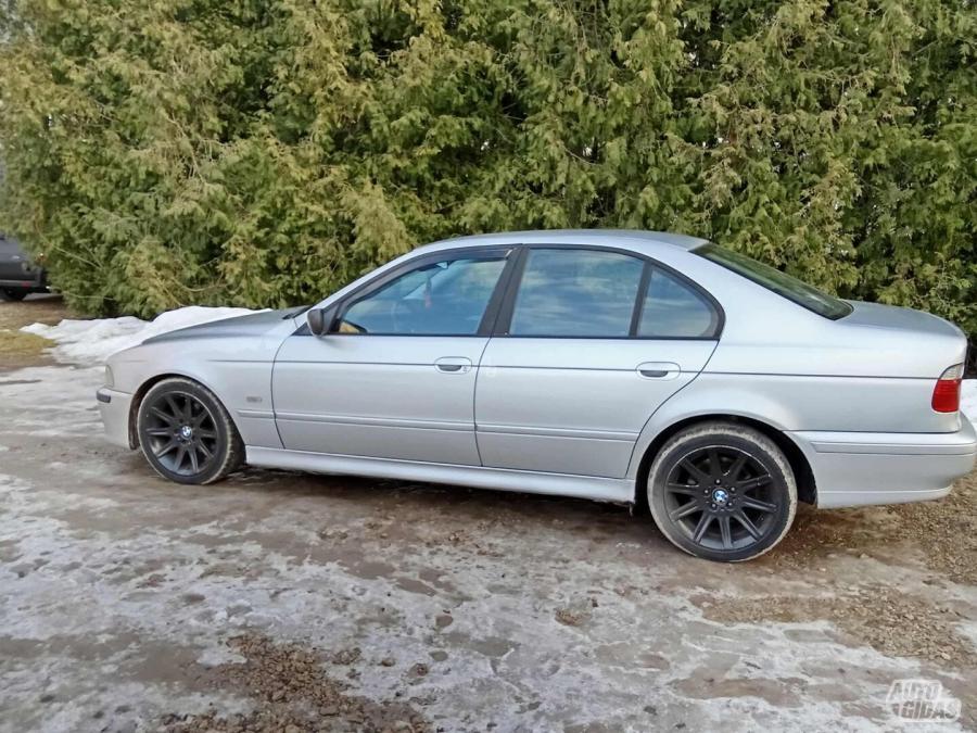 Grey BMW 525 2001 in Pasvalys, with an engine capacity of 2.50 L and mileage of 415 thousand km for 2350 €, photo 7 on AUTOMOTO.COM.LV