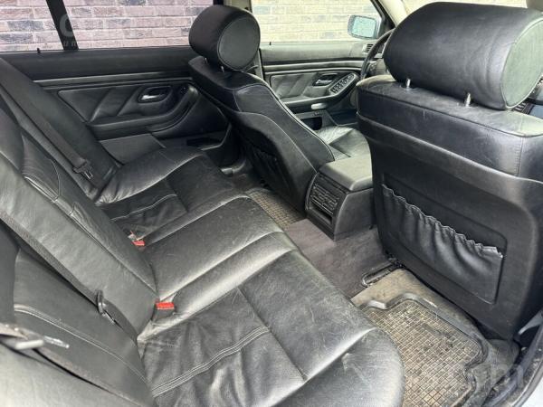 Pelēks BMW 525 2001 Tukums, ar dzinēja tilpumu 2.50 L un nobraukumu 421 tūkst. km par 2250 €, foto 7 vietnē AUTOMOTO.COM.LV