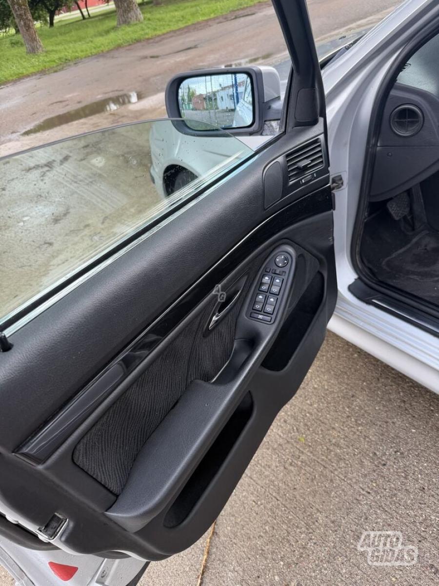 Pelēks BMW 525 2001 Klaipėda, ar dzinēja tilpumu 2.50 L un nobraukumu 500 tūkst. km par 2600 €, foto 12 vietnē AUTOMOTO.COM.LV