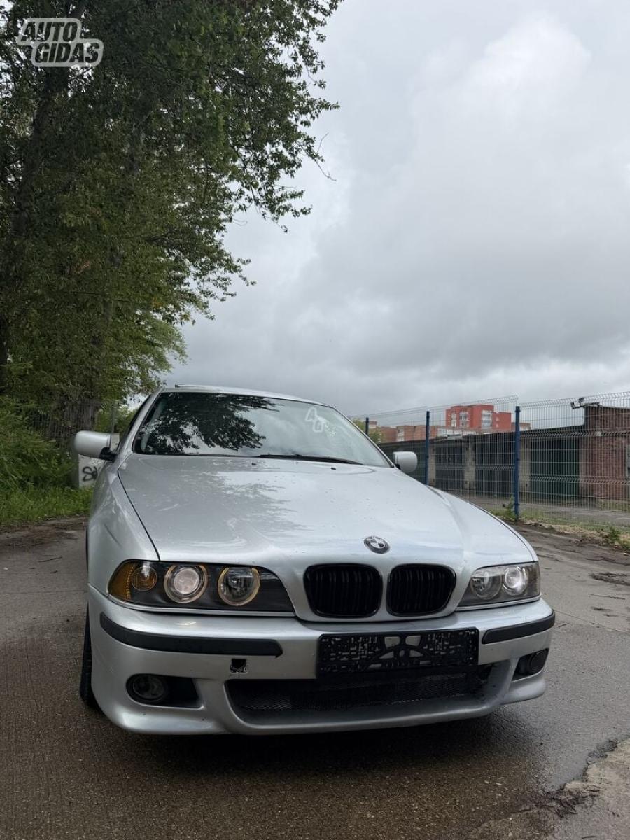 Pelēks BMW 525 2001 Klaipėda, ar dzinēja tilpumu 2.50 L un nobraukumu 500 tūkst. km par 2600 €, foto 3 vietnē AUTOMOTO.COM.LV