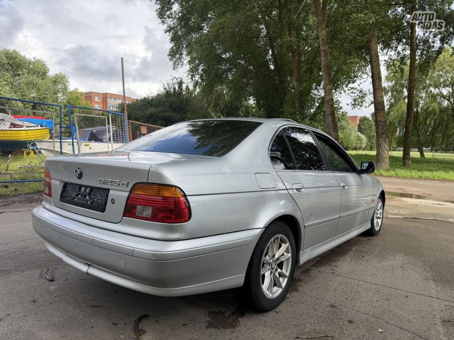 Pelēks BMW 525 2001 Klaipėda, ar dzinēja tilpumu 2.50 L un nobraukumu 500 tūkst. km par 2600 €, foto 9 vietnē AUTOMOTO.COM.LV
