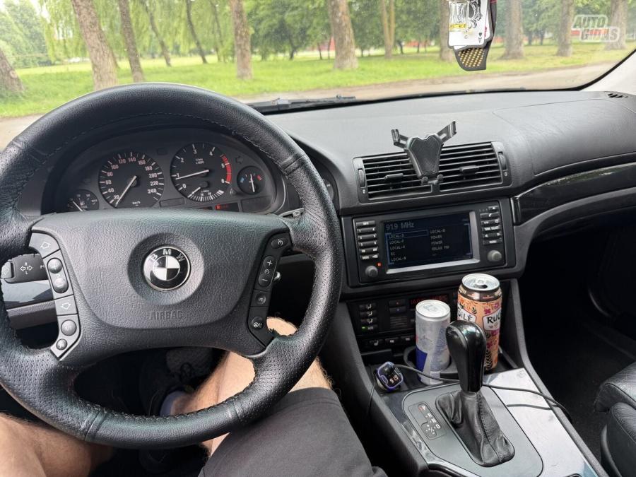 Pelēks BMW 525 2001 Klaipėda, ar dzinēja tilpumu 2.50 L un nobraukumu 500 tūkst. km par 2600 €, foto 15 vietnē AUTOMOTO.COM.LV