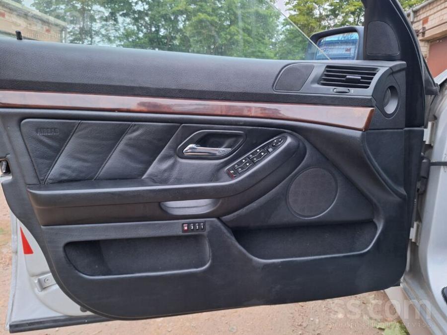 Grey BMW 525 2001 in Riga, with an engine capacity of 2.50 L and mileage of 454 thousand km for 3800 €, photo 16 on AUTOMOTO.COM.LV
