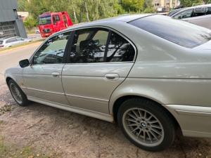 Grey BMW 525 2001 in Vilnius, with an engine capacity of 2.50 L and mileage of 402 thousand km for 1600 €, photo  on AUTOMOTO.COM.LV