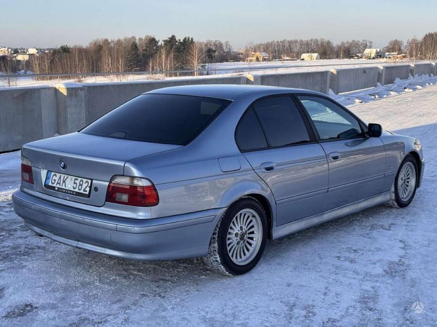 Grey BMW 525 2002 in Vilnius, with an engine capacity of 2.50 L and mileage of 420 thousand km for 1950 €, photo 2 on AUTOMOTO.COM.LV