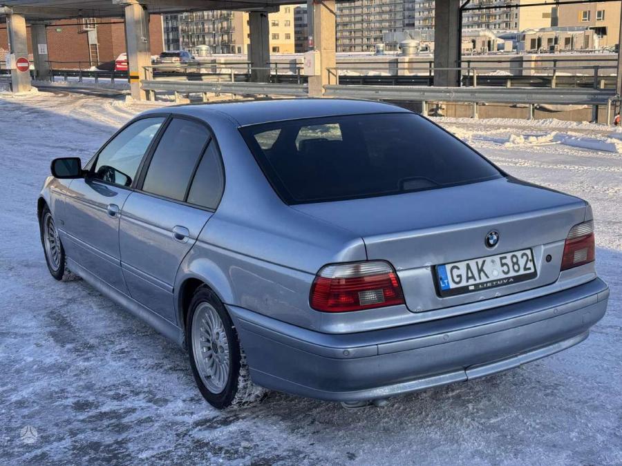 Grey BMW 525 2002 in Vilnius, with an engine capacity of 2.50 L and mileage of 420 thousand km for 1950 €, photo 3 on AUTOMOTO.COM.LV