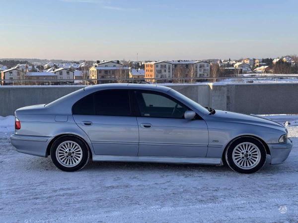 Grey BMW 525 2002 in Vilnius, with an engine capacity of 2.50 L and mileage of 420 thousand km for 1950 €, photo 4 on AUTOMOTO.COM.LV