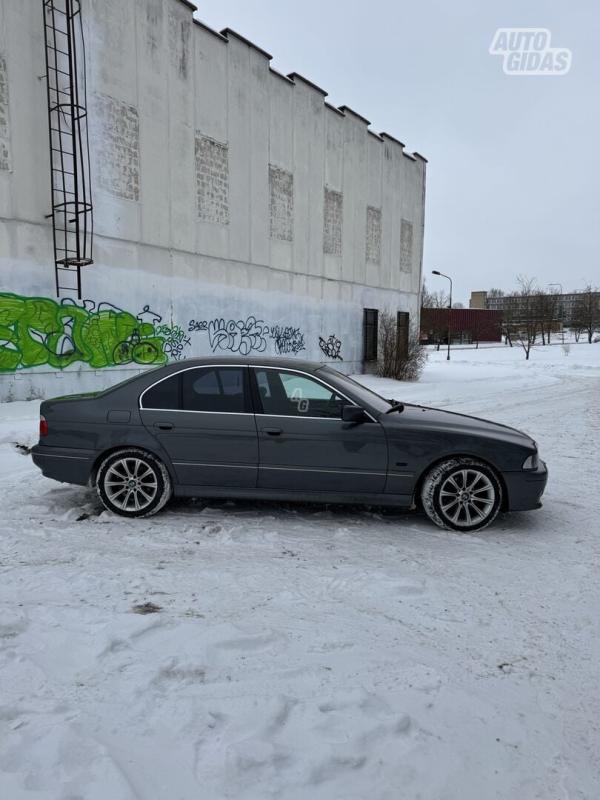 Pelēks BMW 525 2002 Viļņa, ar dzinēja tilpumu 2.50 L un nobraukumu 536 tūkst. km par 2950 €, foto 5 vietnē AUTOMOTO.COM.LV