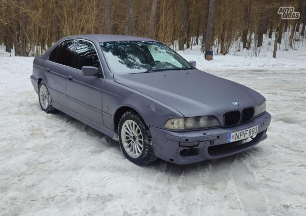 Pelēks BMW 525 2002 Kauņa, ar dzinēja tilpumu 2.50 L un nobraukumu 350 tūkst. km par 1200 €, foto 4 vietnē AUTOMOTO.COM.LV