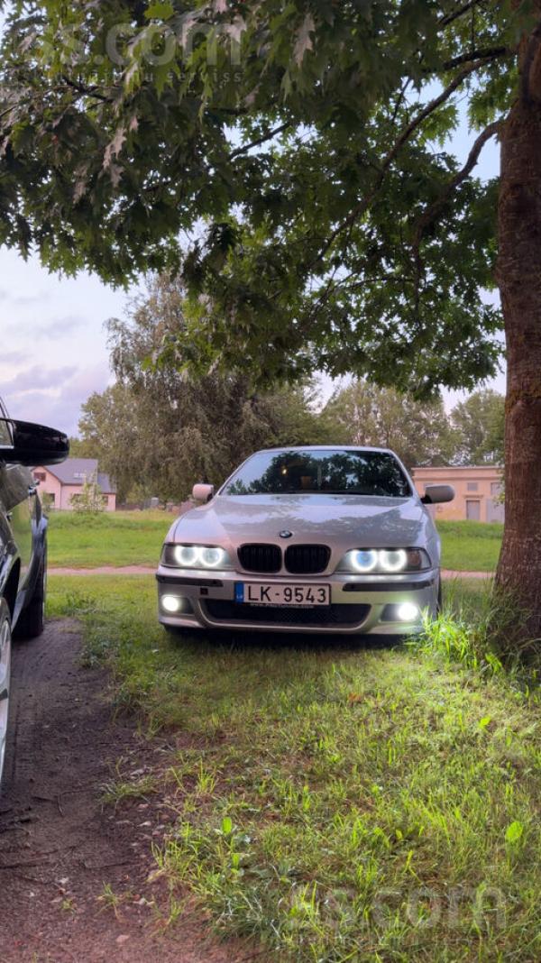 Pelēks BMW 525 2002 Liepāja, ar dzinēja tilpumu 2.50 L un nobraukumu 32 tūkst. km par 2500 €, foto 3 vietnē AUTOMOTO.COM.LV