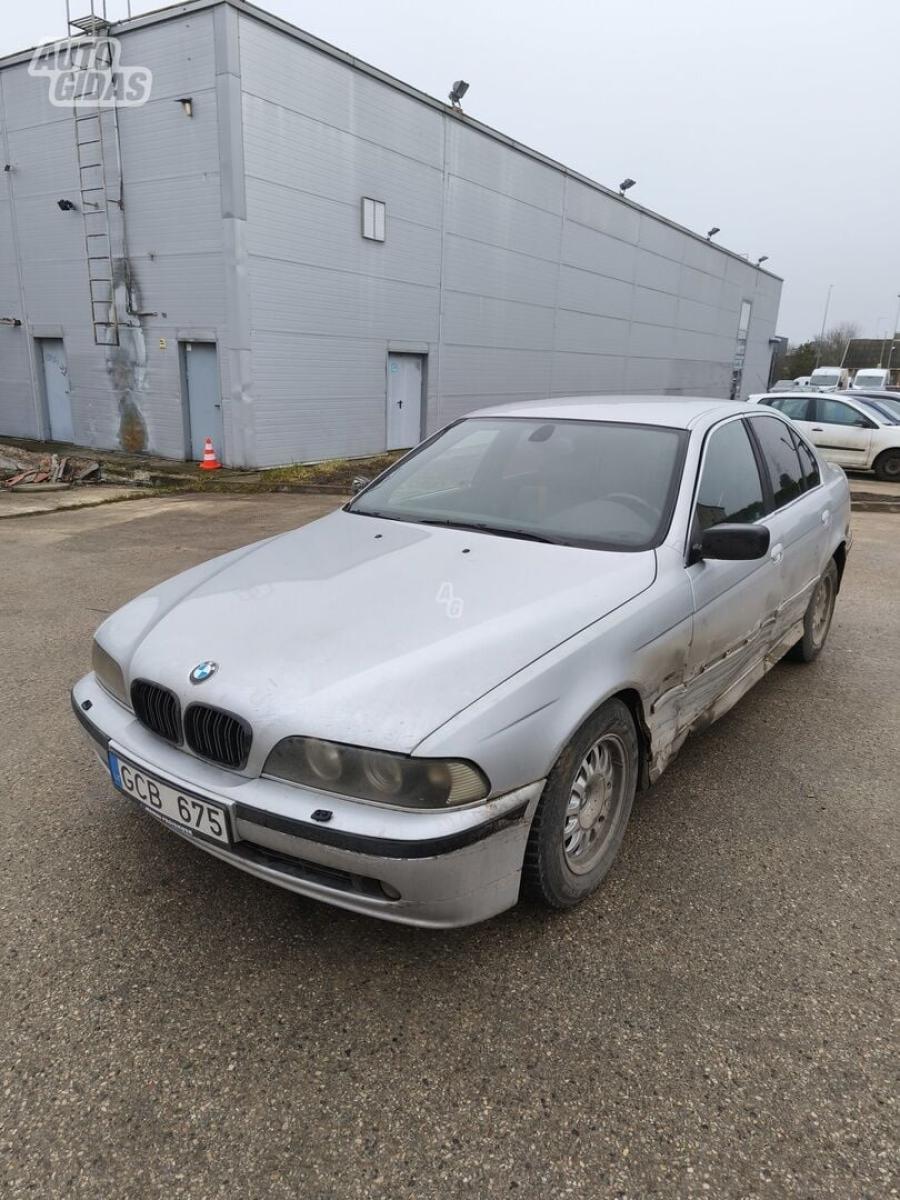 Pelēks BMW 525 2003 Kauņa, ar dzinēja tilpumu 2.50 L un nobraukumu 336 tūkst. km par 750 €, foto 3 vietnē AUTOMOTO.COM.LV
