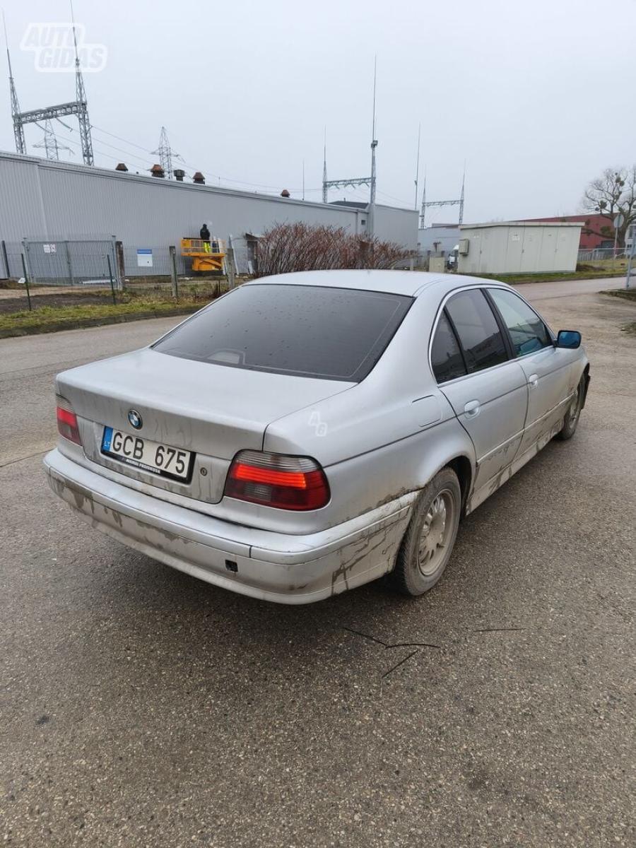 Pelēks BMW 525 2003 Kauņa, ar dzinēja tilpumu 2.50 L un nobraukumu 336 tūkst. km par 750 €, foto 4 vietnē AUTOMOTO.COM.LV