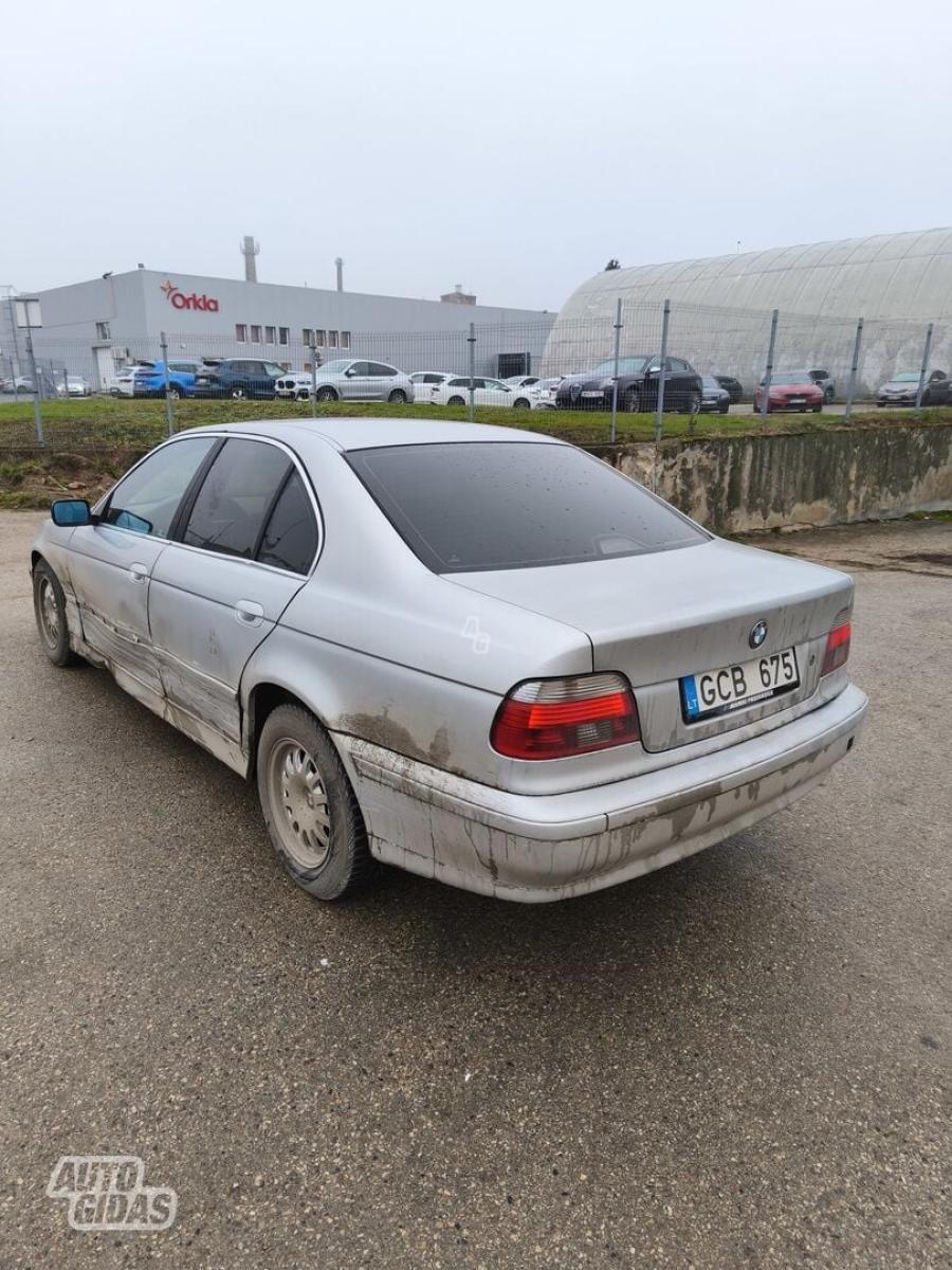Pelēks BMW 525 2003 Kauņa, ar dzinēja tilpumu 2.50 L un nobraukumu 336 tūkst. km par 750 €, foto 5 vietnē AUTOMOTO.COM.LV