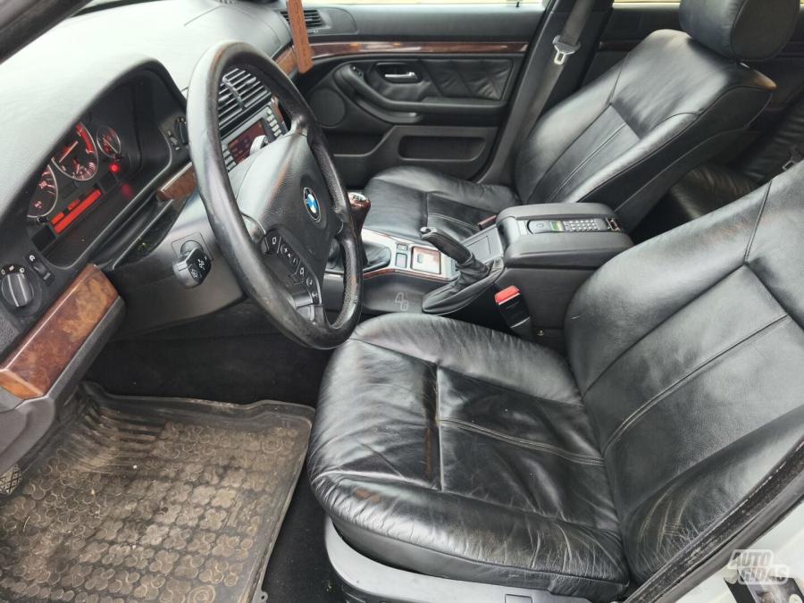 Pelēks BMW 525 2003 Kauņa, ar dzinēja tilpumu 2.50 L un nobraukumu 336 tūkst. km par 750 €, foto 7 vietnē AUTOMOTO.COM.LV