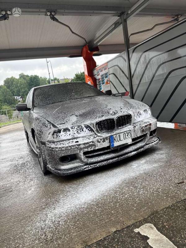 Pelēks BMW 525 2003 Viļņa, ar dzinēja tilpumu 2.50 L un nobraukumu 400 tūkst. km par 5100 €, foto 1 vietnē AUTOMOTO.COM.LV