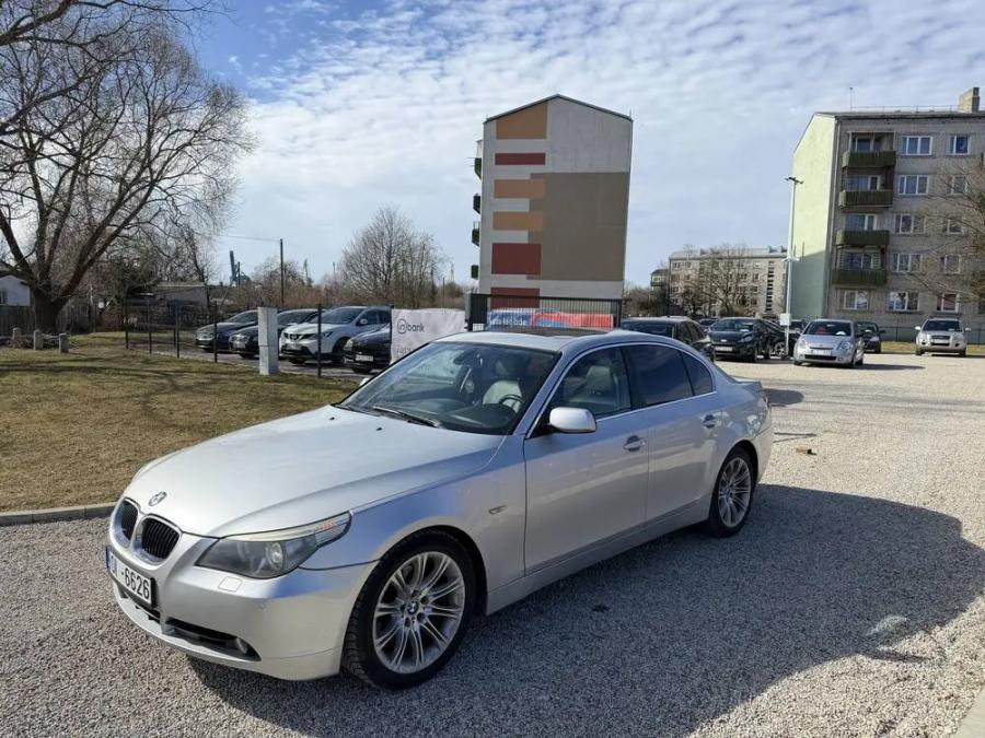 Grey BMW 525 2003 in Ventspils, with an engine capacity of 2.50 L and mileage of 319 thousand km for 2900 €, photo 1 on AUTOMOTO.COM.LV