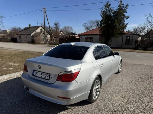 Pelēks BMW 525 2003 Ventspils, ar dzinēja tilpumu 2.50 L un nobraukumu 319 tūkst. km par 2900 €, foto 4 vietnē AUTOMOTO.COM.LV