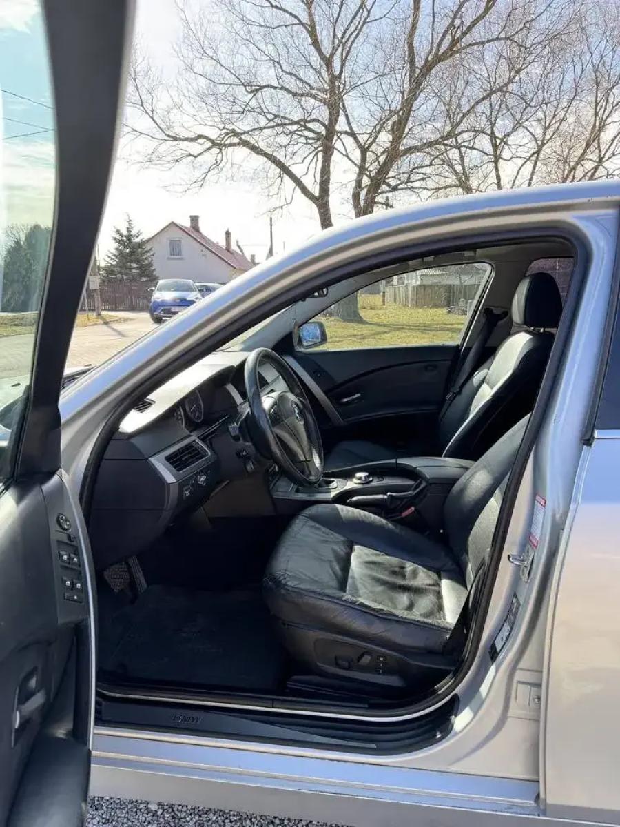 Grey BMW 525 2003 in Ventspils, with an engine capacity of 2.50 L and mileage of 319 thousand km for 2900 €, photo 10 on AUTOMOTO.COM.LV