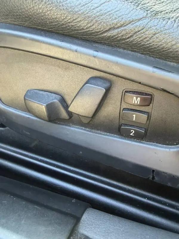 Pelēks BMW 525 2003 Ventspils, ar dzinēja tilpumu 2.50 L un nobraukumu 319 tūkst. km par 2900 €, foto 10 vietnē AUTOMOTO.COM.LV