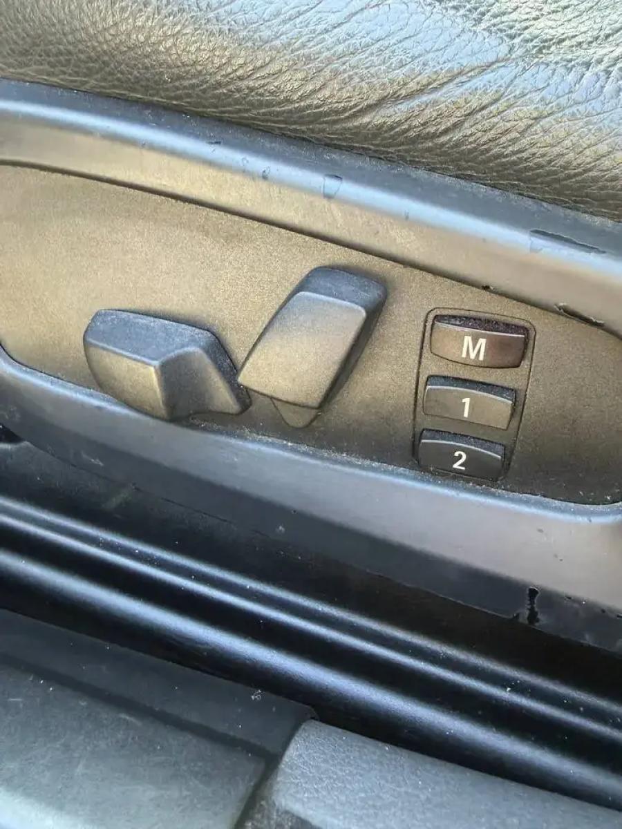 Grey BMW 525 2003 in Ventspils, with an engine capacity of 2.50 L and mileage of 319 thousand km for 2900 €, photo 11 on AUTOMOTO.COM.LV