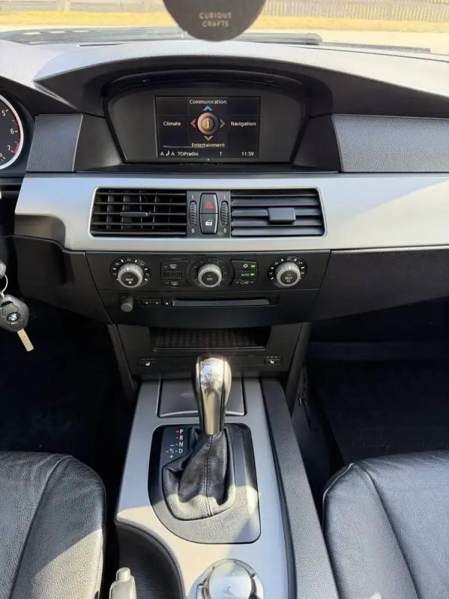 Grey BMW 525 2003 in Ventspils, with an engine capacity of 2.50 L and mileage of 319 thousand km for 2900 €, photo 16 on AUTOMOTO.COM.LV