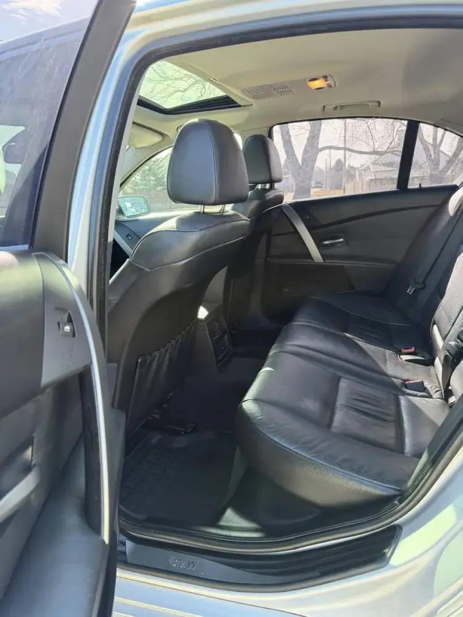 Grey BMW 525 2003 in Ventspils, with an engine capacity of 2.50 L and mileage of 319 thousand km for 2900 €, photo 21 on AUTOMOTO.COM.LV