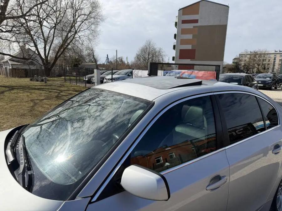 Grey BMW 525 2003 in Ventspils, with an engine capacity of 2.50 L and mileage of 319 thousand km for 2900 €, photo 24 on AUTOMOTO.COM.LV