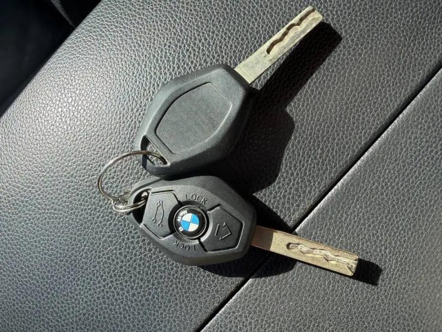 Grey BMW 525 2003 in Ventspils, with an engine capacity of 2.50 L and mileage of 319 thousand km for 2900 €, photo 26 on AUTOMOTO.COM.LV