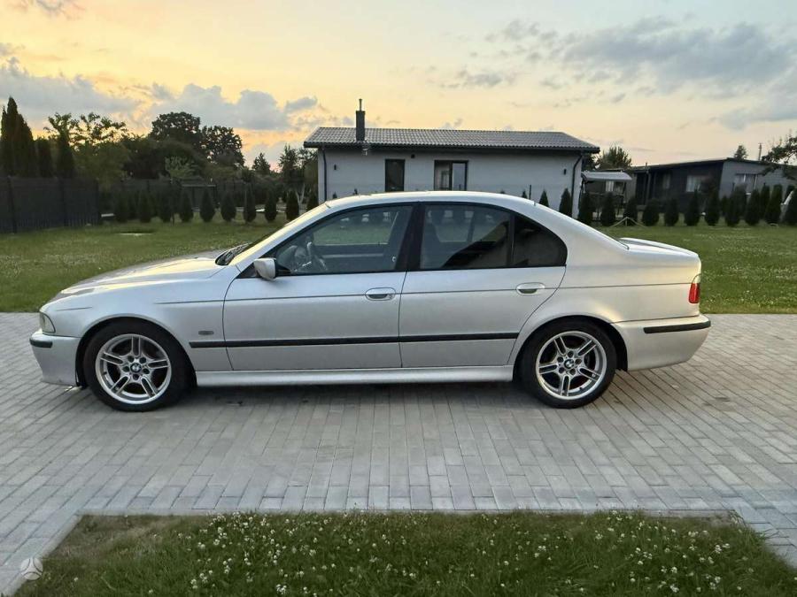 Grey BMW 525 2003 in Panevezys, with an engine capacity of 2.50 L and mileage of 282 thousand km for 5500 €, photo 3 on AUTOMOTO.COM.LV