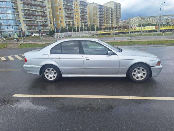Grey BMW 525 2003 in Vilnius, with an engine capacity of 2.50 L and mileage of 381 thousand km for 1500 €, photo 2 on AUTOMOTO.COM.LV