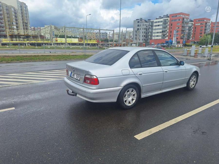 Grey BMW 525 2003 in Vilnius, with an engine capacity of 2.50 L and mileage of 381 thousand km for 1500 €, photo 5 on AUTOMOTO.COM.LV